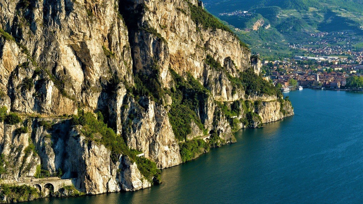 Una Camminata lungo la Spettacolare Strada del Ponale - POMERIGGIO ...