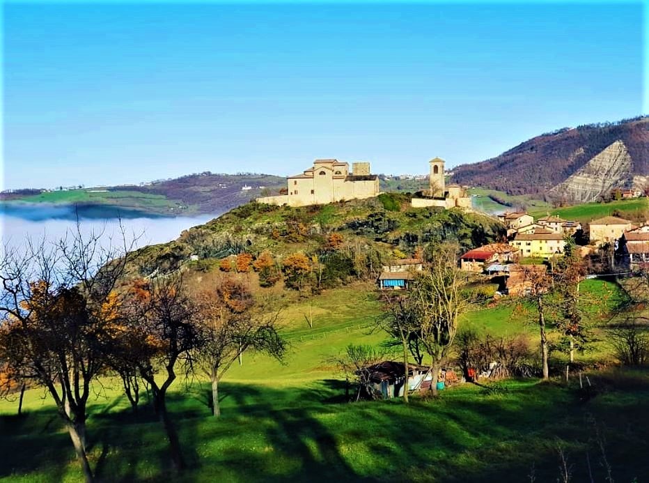 Trekking Urbano a Pompeano, un Borgo abbracciato dall’Appennino ...