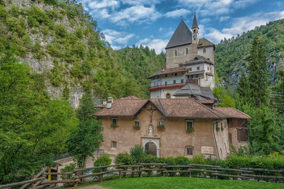 Escursione alla Scoperta del Santuario di San Romedio, I Laghi di ...