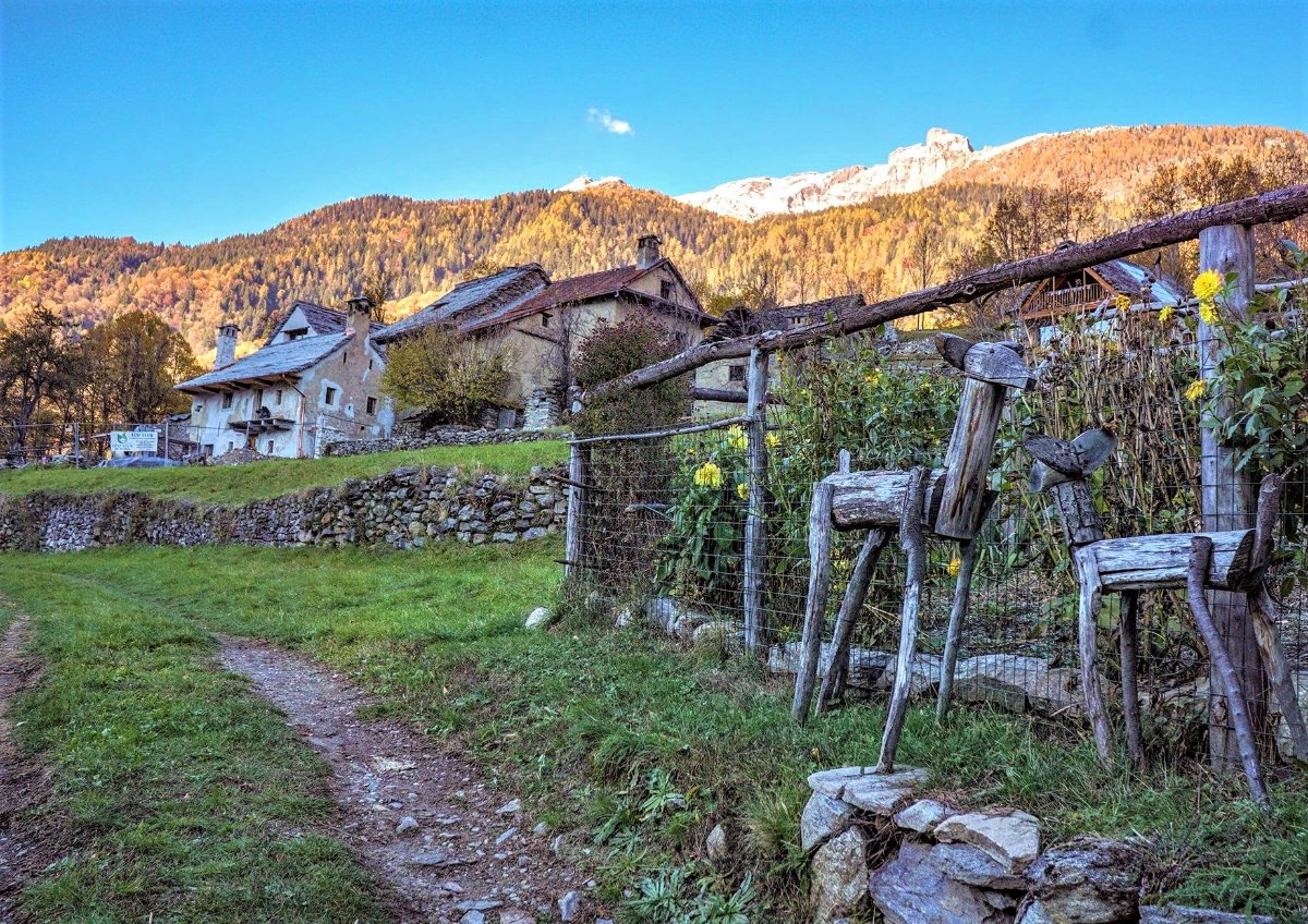 Tra pietra e legno: Escursione alle antiche frazioni di Varzo | Meeters