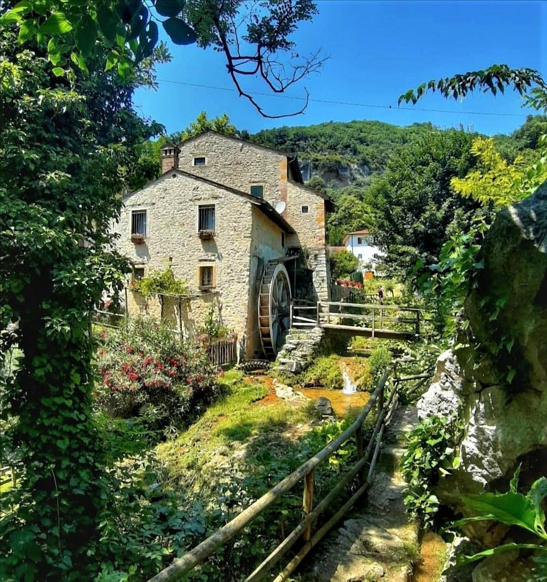 Escursione nella Valle dei Mulini con pranzo in Villa Godi Malinverni ...