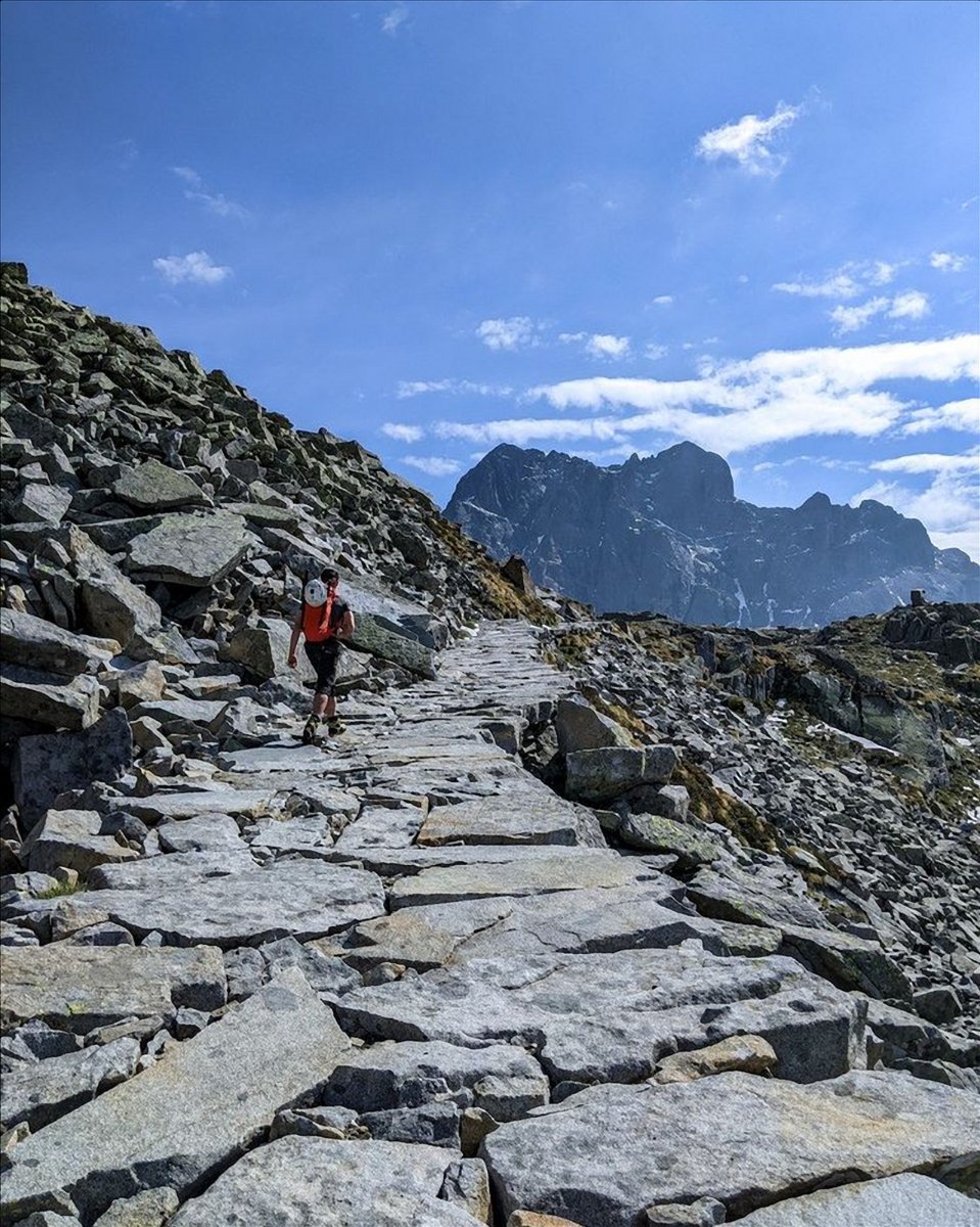 Trekking a Cima Laione, nel regno del granito | Meeters