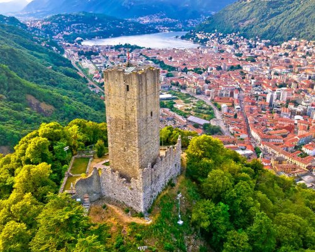 Escursione a Castel Baradello e Parco Spina Verde a Como | Meeters