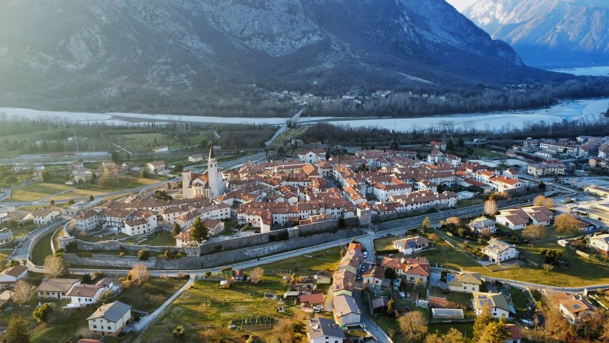Passeggiata guidata a Venzone, il borgo medievale rinato | Meeters